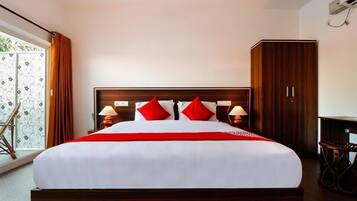 Quarto casal clássico, sacada, vista para o jardim | Roupas de cama premium, edredons de pluma, cofres nos quartos