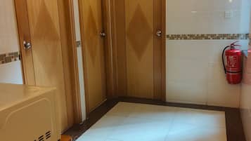 Quarto solteiro clássico | Área de estar