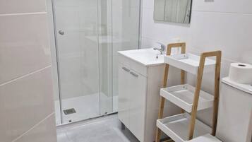 Suite-Estúdio Comfort, vista para o pátio | Casa de banho | Papel higiénico