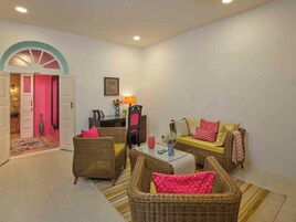 Espaço de trabalho para notebook, ferros/tábuas de passar roupa