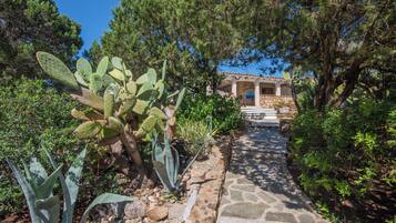 Casa de Férias Família, vários quartos (Villa Maestrale 100M from beach) | Terrenos do alojamento