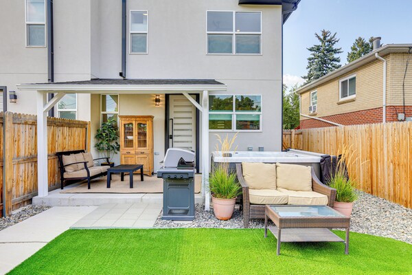 Hot Tub & Mtn-view Rooftop Deck: Golden Home - Lakewood, CO