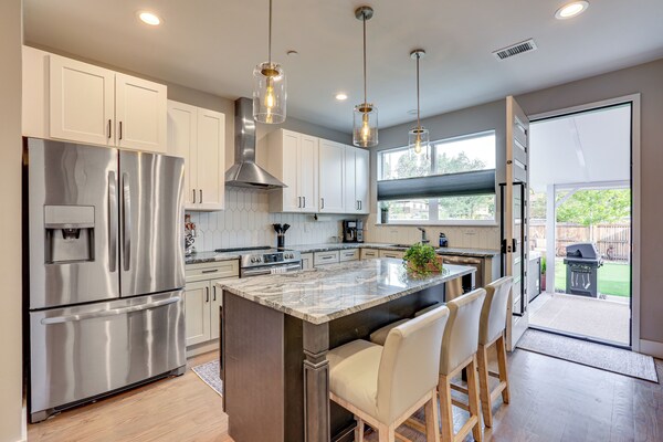 Hot Tub & Mtn-view Rooftop Deck: Golden Home - Golden, CO