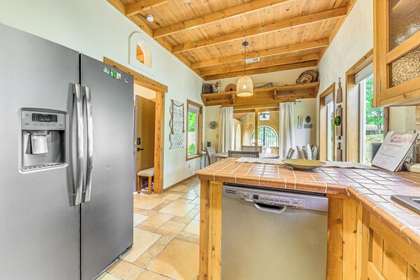 Ruidoso Retreat W/ Hot Tub & Patio! - Ruidoso, NM