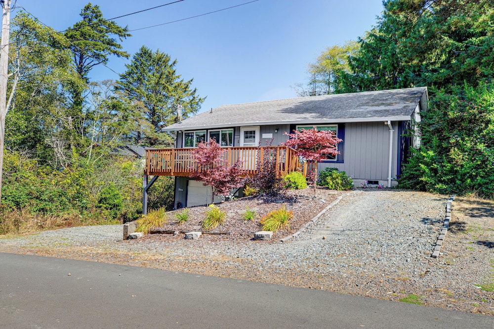Rockaway Beach House - Walk To Ocean! - Rockaway Beach, OR