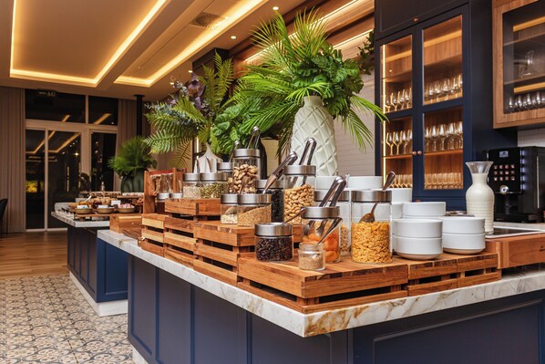 Pequeno-almoço tipo buffet diário incluído 