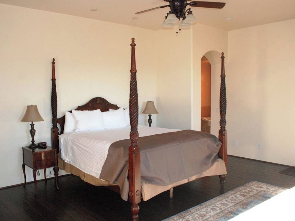 Beautiful Villa In Paso Robles Wine Country With Swimming Pool And Hot Tub - Paso Robles, CA