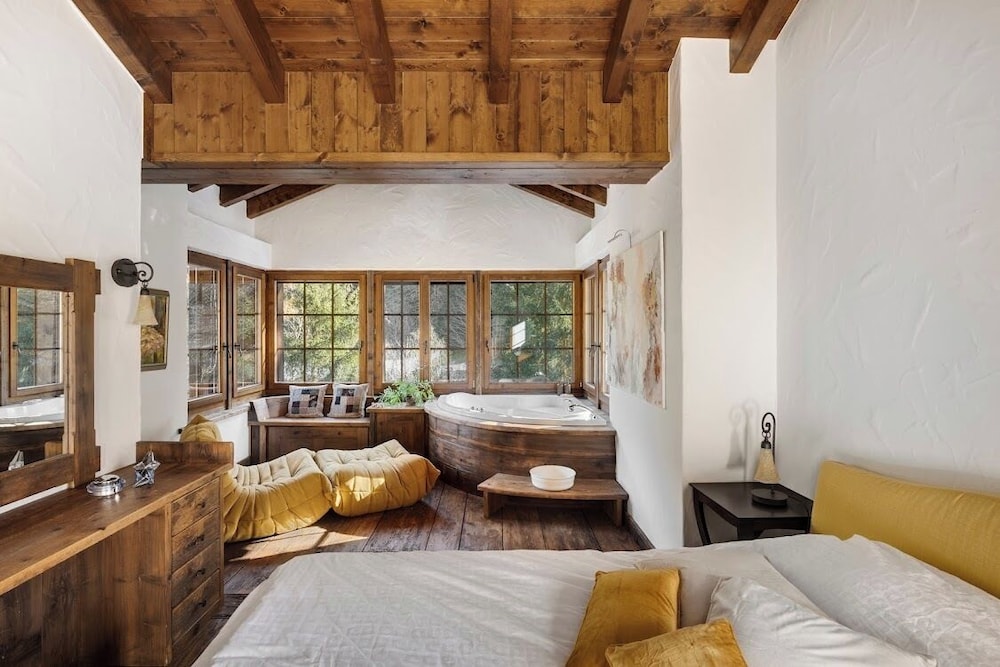 Luxury Alpine Retreat: Secluded Chalet, Stunning Views & Private Garden - Schweiz