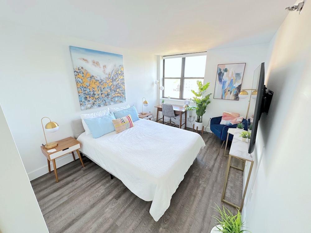 Luxury 2br-1ba - 10 Min To Nyc - Elevator - Laundry - Gym - Roofdeck - Hoboken - Hoboken, NJ