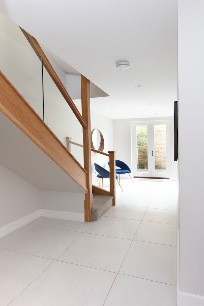 Fabulous Central Windsor Town House - Slough