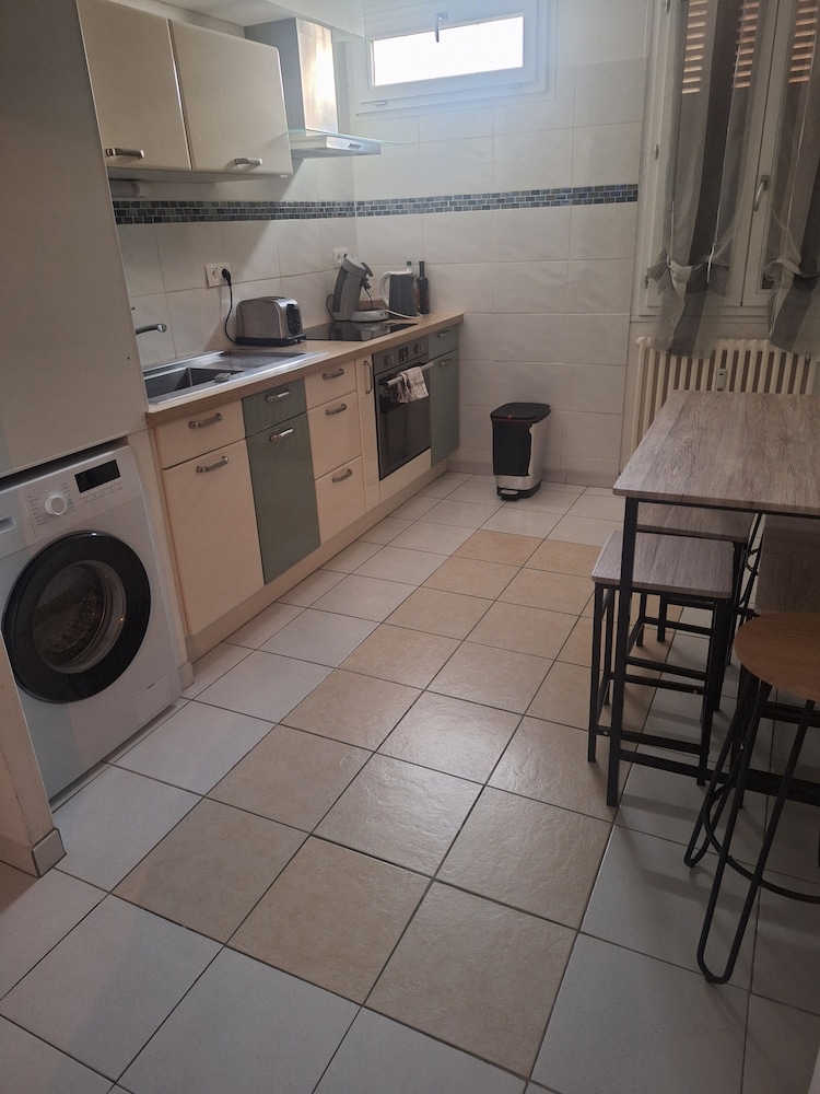 Central Apartment With Parking - Languedoc-Roussillon