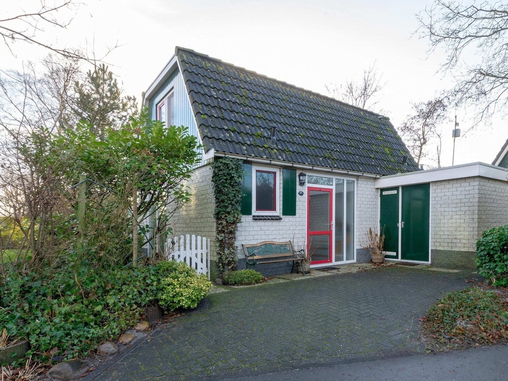 Beautiful Detached Holiday Home In Park - Petten