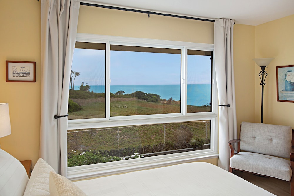 NEW! Discounted Rates! 3BD Beach Townhome in Community w/Beach Access ...