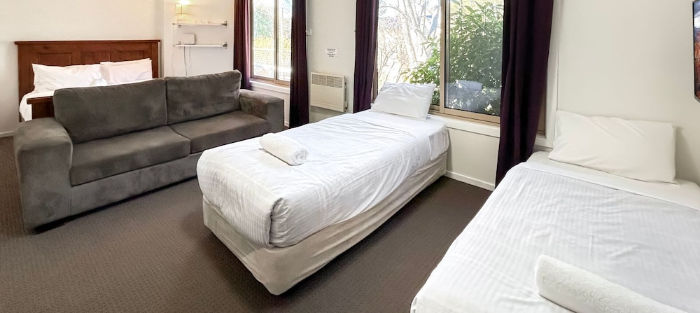 Stonewall - 4 Bedroom, Pet-friendly Home - Jindabyne