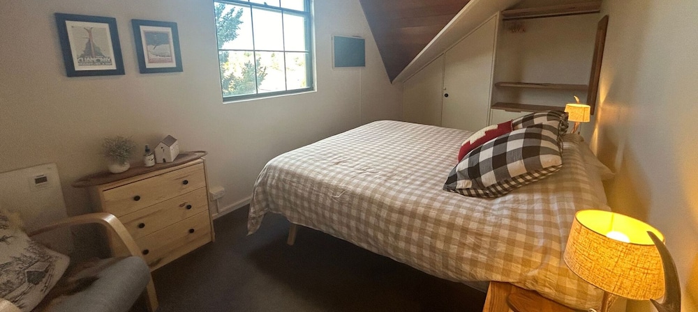 Lakeside Chalet Recently Renovated Two Bedroom Townhouse - Jindabyne