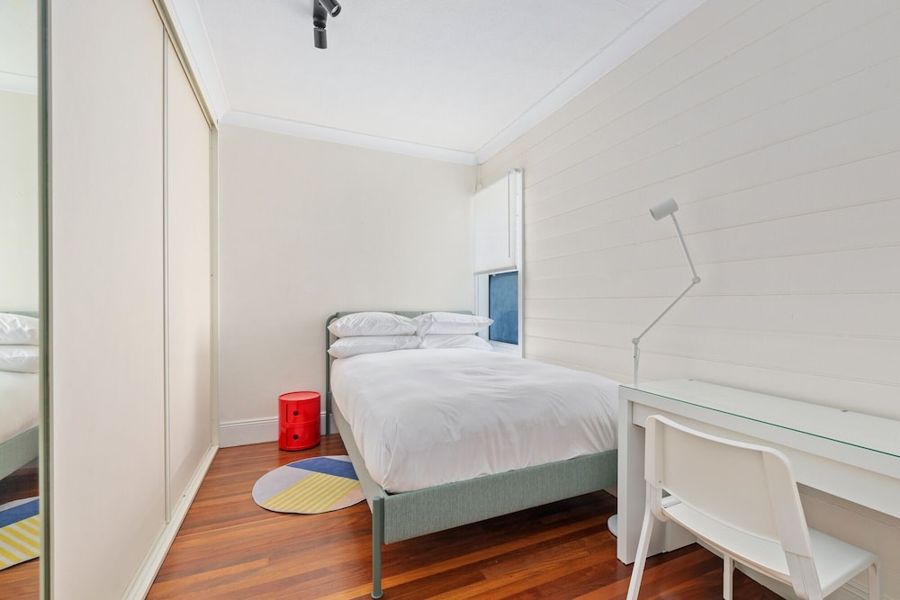 Stylish 2-bed Cottage In Trendy Erskineville - Carlton
