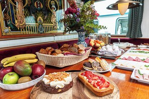 Pequeno-almoço continental diário incluído 