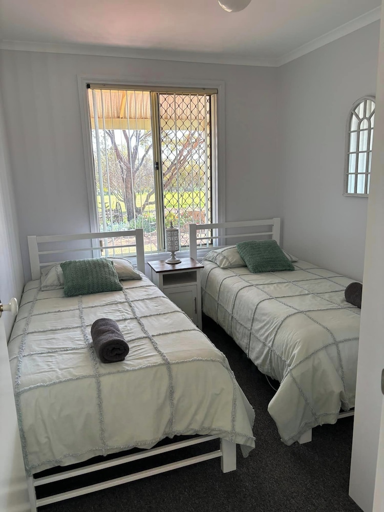 Tranquil And Scenic Family Friendly 2 Bedroom Cottage & Farm Stay Near York Wa - Western Australia