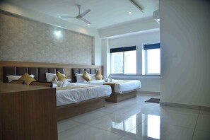 Quarto família | Escrivaninha, Wi-Fi de cortesia