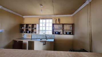 Cabana | Cozinha privada | Geladeira, fogão, chaleira elétrica