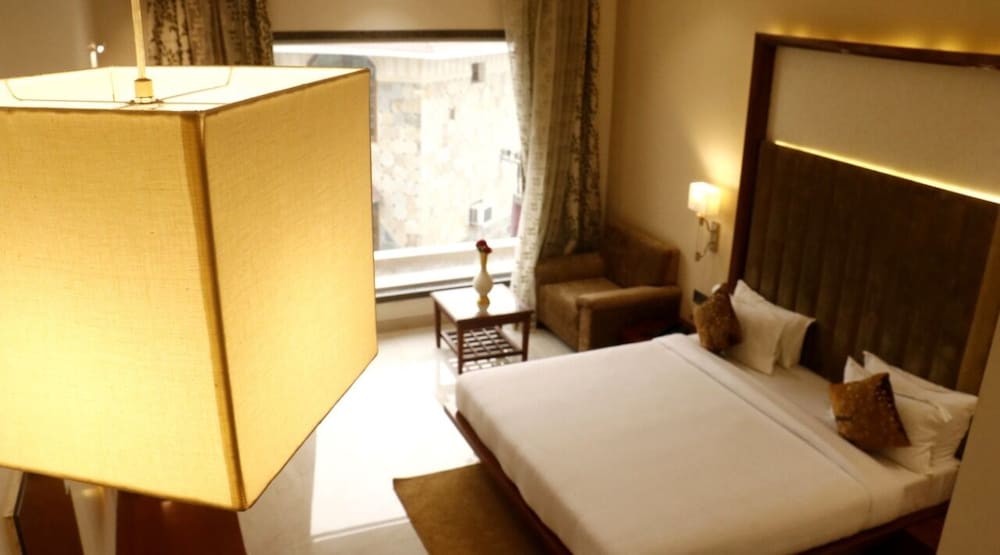 Moon And Mars Resort - Kanpur