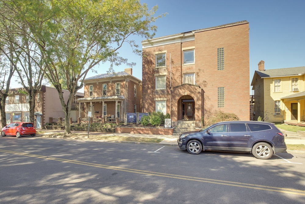 Downtown Condo ~ 23 Mi To Hocking Hills State Park - Lancaster, OH