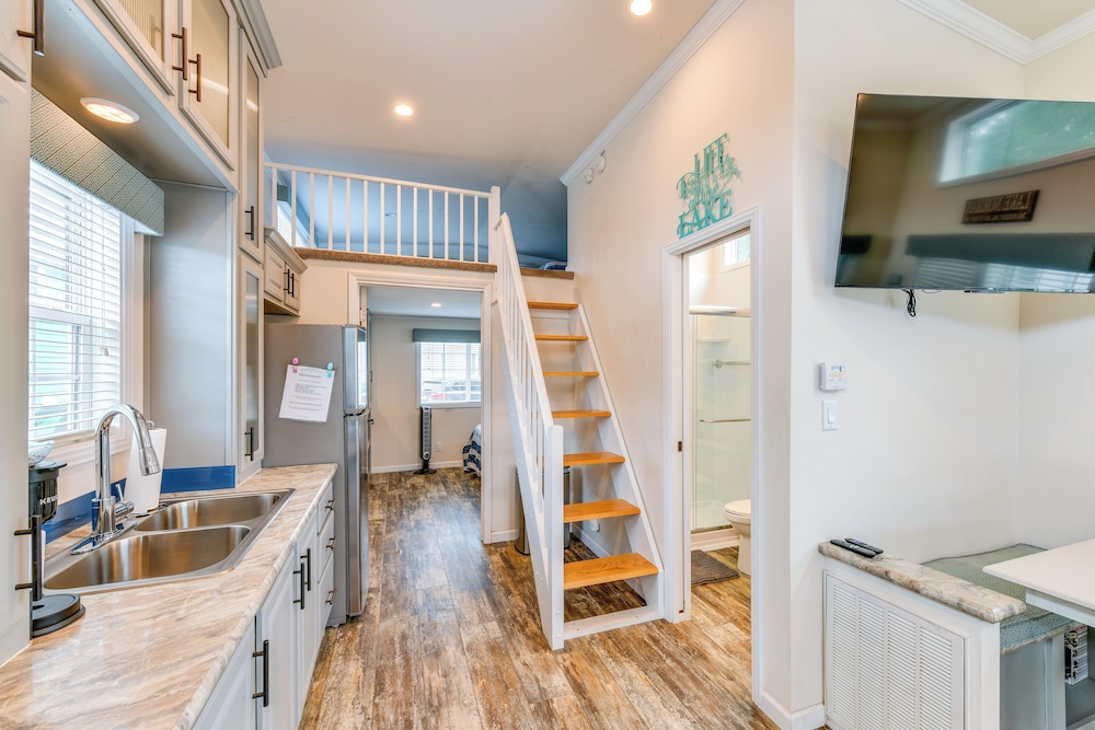 Waterfront Lake Norman Cabin W/ Screened Porch! - Denver, NC