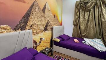 Quarto Twin Básico | Cofre no quarto, secretária