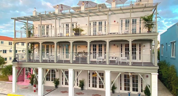 Berkeley Beach Club - St. Pete Beach, FL