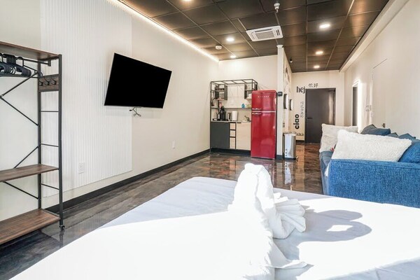 461 Melwood Suites Unit 102  Studio - Noah's Ark, West Mifflin