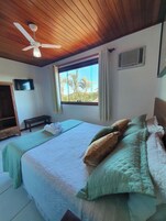 Quarto casal superior, 1 quarto | Frigobar, cortinas blackout, quartos à prova de som, Wi-Fi de cortesia