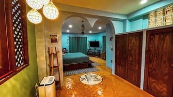Quarto Duplo Superior, vista para o jardim | Secretária, Wi-fi grátis