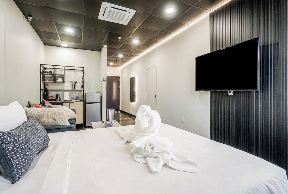 Melwood Suites Unit 104 Studio - Pittsburgh, PA
