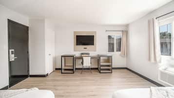 Quarto luxo, 2 camas Queen, para não fumantes | Wi-Fi de cortesia, roupa de cama