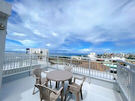 Casa, vista parcial para o oceano | Vista do quarto