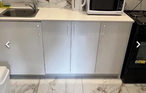 Estúdio Comfort | Cozinha privada | Um frigorífico/congelador grande, um micro-ondas, um forno 