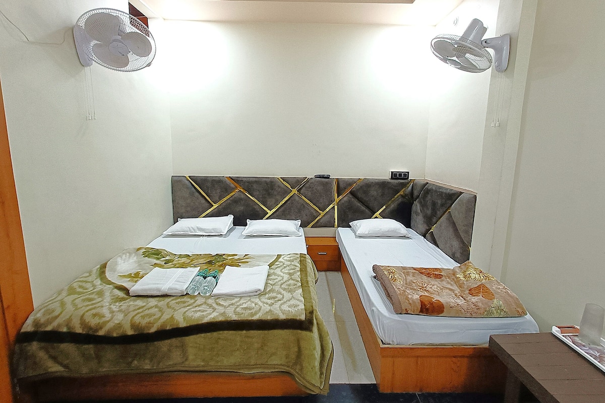 Quarto triplo família | Wi-Fi de cortesia, roupa de cama