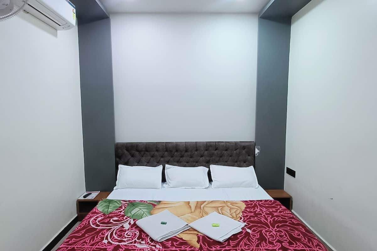 Quarto casal luxo | Wi-Fi de cortesia, roupa de cama