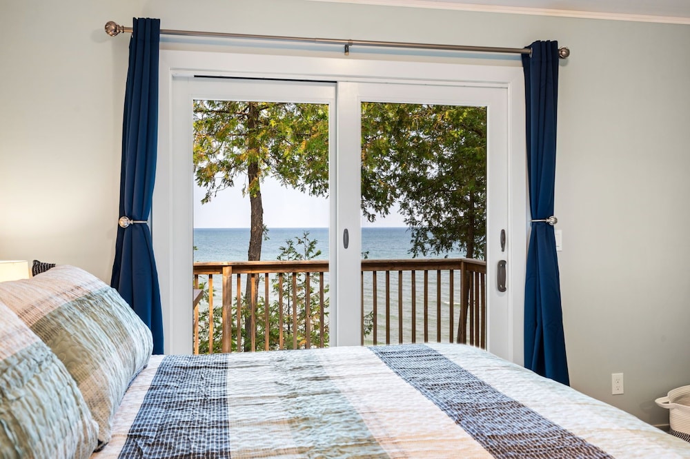 Tranquil Cliff Cottage - Northern Door County - Jacksonport | Vrbo