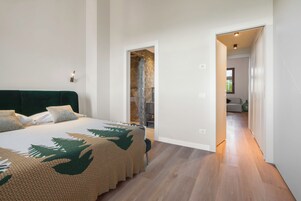 Apartamento em Condomínio Fechado, varanda, vista para a colina | 1 quarto, ferro/tábua de engomar, Wi-fi grátis 