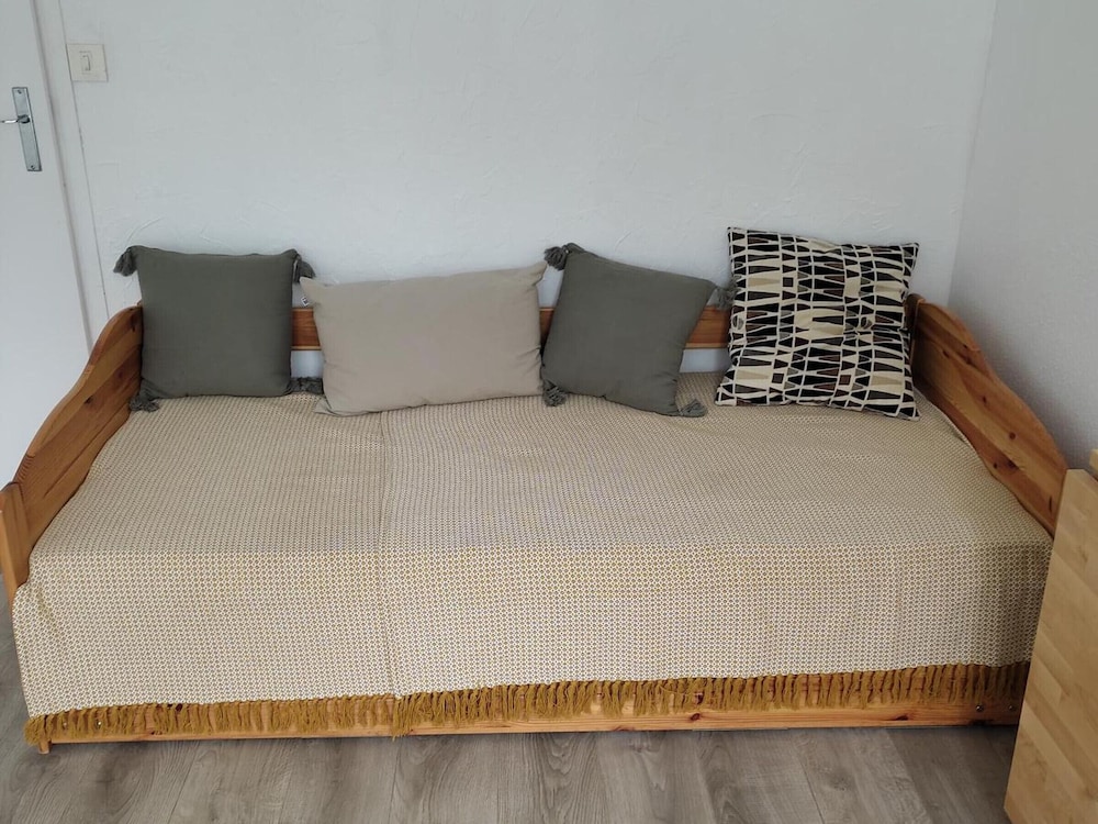 Ski-in/ski-out Studio - Sleeps 4, Fully Equipped, No Pets - Vercors