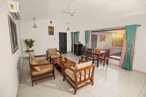 Quarto família | Área de estar | TV de tela plana, impressoras