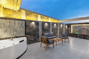 Suite-Estúdio Lua de Mel, 1 cama king-size, casa de banho privativa | Terraço/pátio interior
