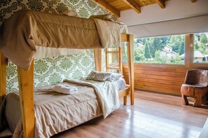 Duplex conforto, varanda, vista para a montanha | 2 quartos, cofres nos quartos, individualmente decorados