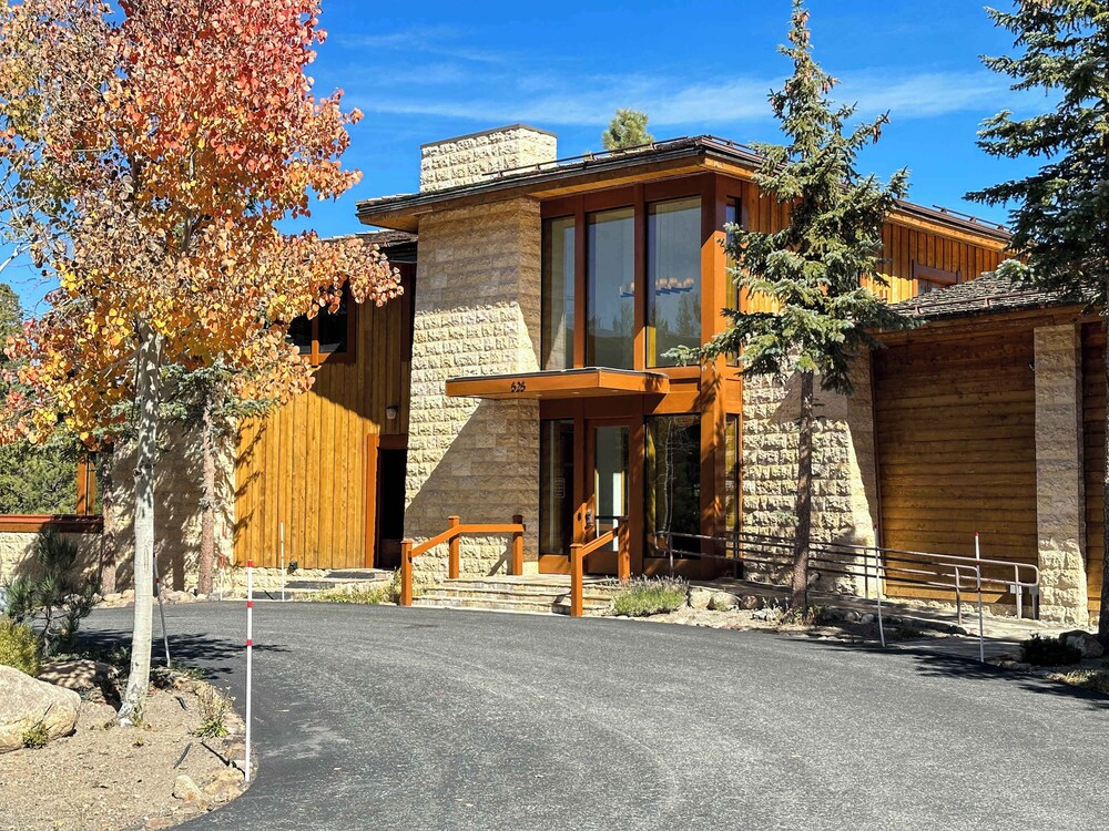 Gorgeous Condo at Obsidian – Clubhouse Downstairs - Mammoth Lakes | Stayz