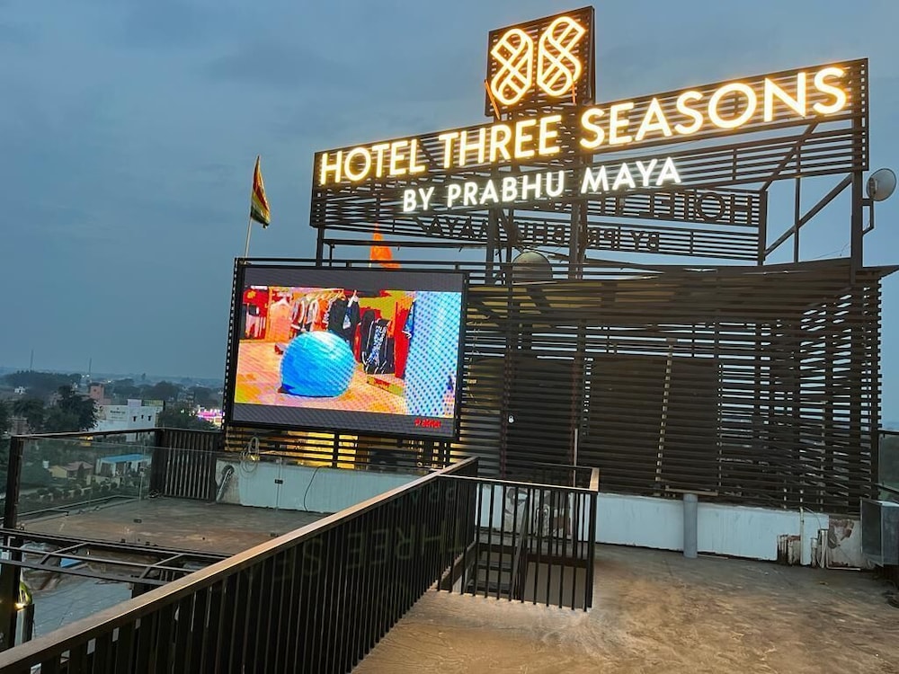 Hotel Three Seasons - Vrindavan