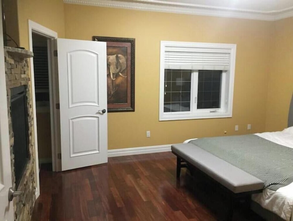 Kings Room - Spacious Room Near the UofA - Edmonton | Vrbo