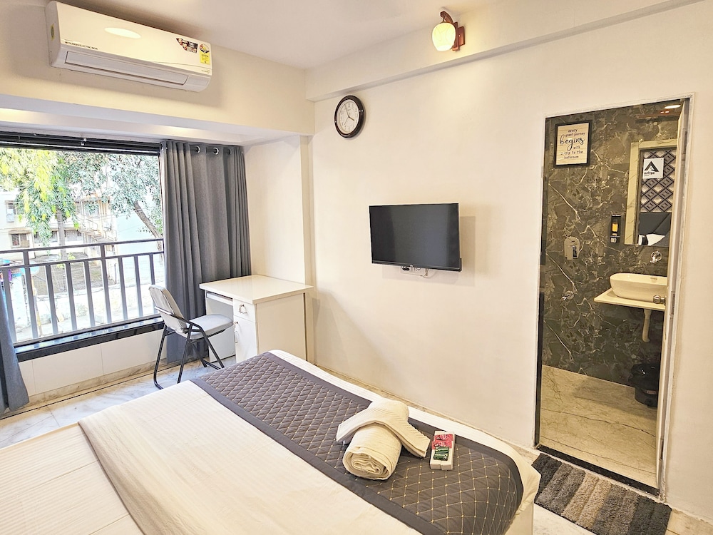 Astha Kandivali Service Apt - Mumbai