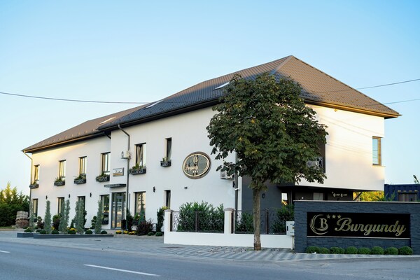 Burgundy - Ploiești