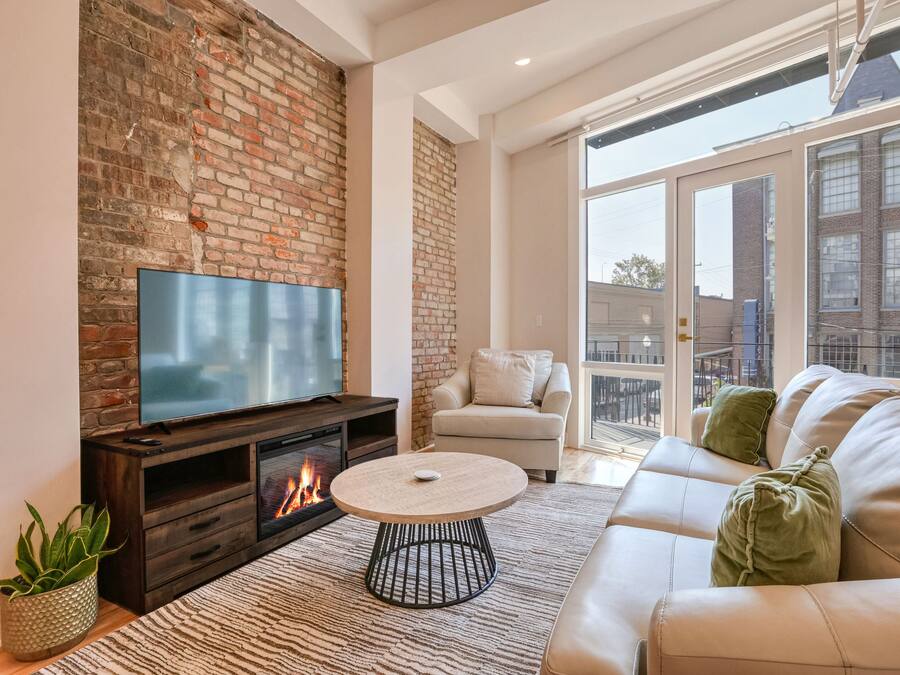 Suite Standard, 2 quartos, varanda | Sala de estar | Smart TV de 32 polegadas com canais digitais